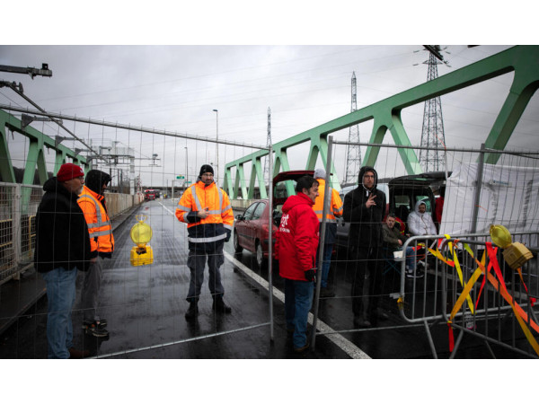 Transports, raffineries, éboueurs… les grèves continuent contre la ... Transports, raffineries, éboueurs… les grèves continuent contre la ...