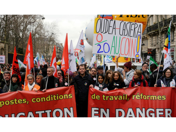 Les fonctionnaires descendent dans les rues de France pour obtenir des hausses de salaires ...